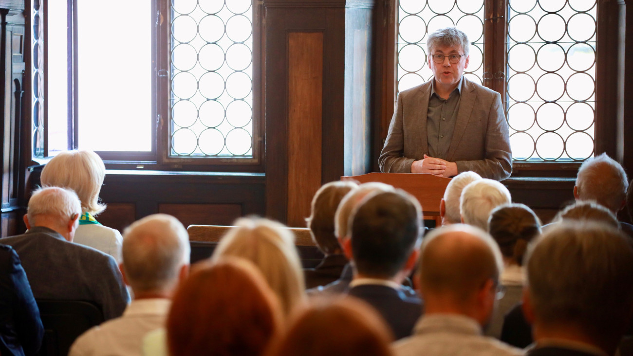 Gemeinsame Ausstellung im Fembo-Haus ist eröffnet | Evangelische ...